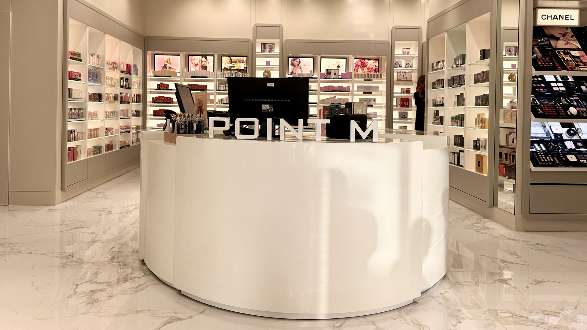Votre adresse beauté à Lafayette se réinvente : Bienvenue chez Point M ...